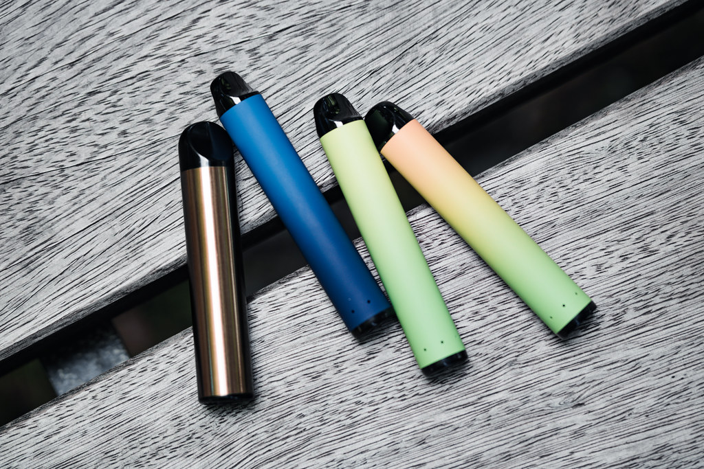 Disposable Vapes vs. Vape Pods: Beginner's Guide to Choosing Your Vape